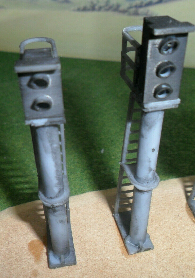 New No.42 OO gauge COLOUR LIGHT SIGNALS (3) unpainted. – Rhuddlan Models